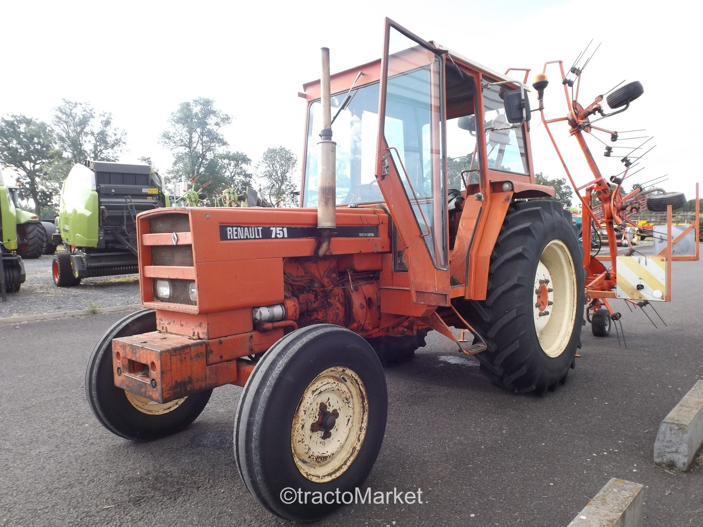 Renault 751 2rm - tractomarket